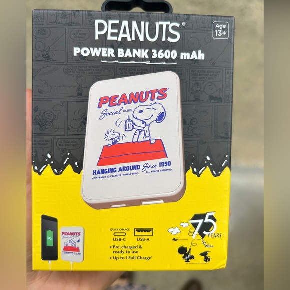 Peanuts | Cell Phones & Accessories | Nwt Peanuts Snoopy Beige Power ...
